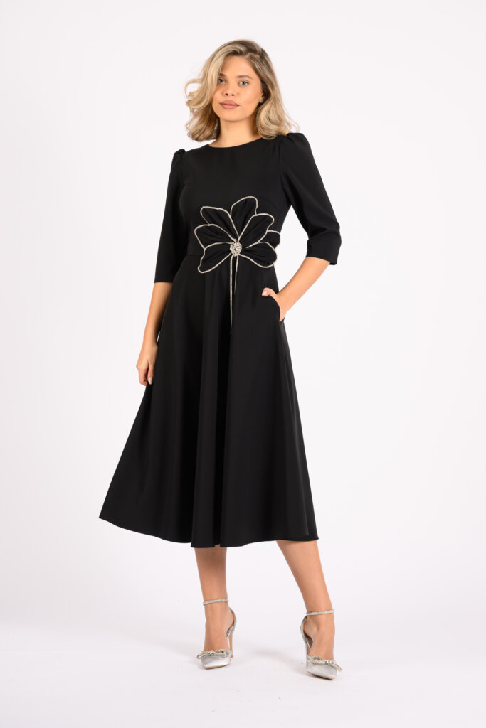 Rochie Neagra Taiata In Talie,tip Semiclos,accesorizata Cu Floare ...